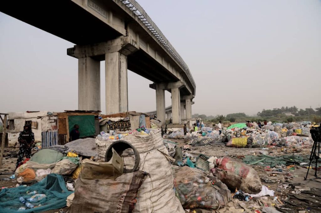 Lagos issues 5 days quit notice to quarters under Ijora Causeway Bridge ...